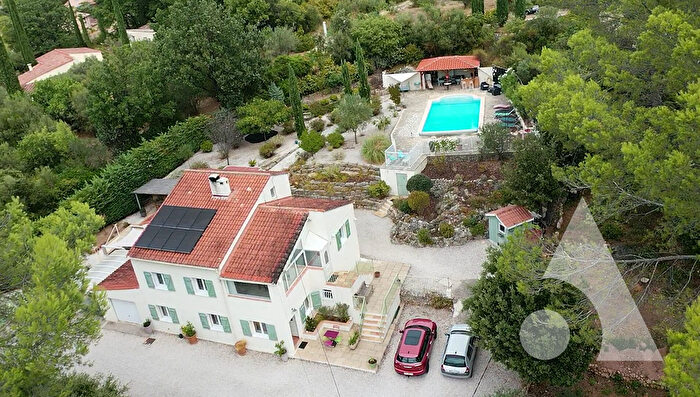 Maison à vendre - Cotignac - 5 pièces - 4 chambres