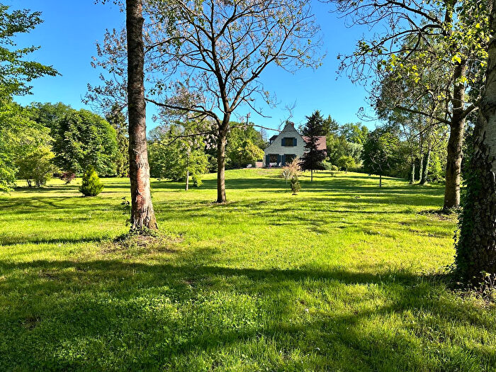 Maison à vendre - Avilly-Saint-Léonard - 9 pièces - 5 chambres