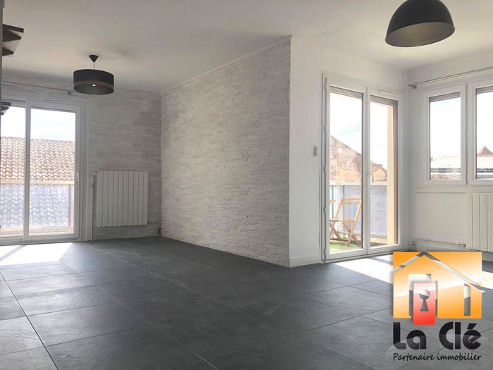 École Joseph Bara-Groupe scolaire Carnot-Hôtel de Ville, Agen : Appartement 3 pièces à louer