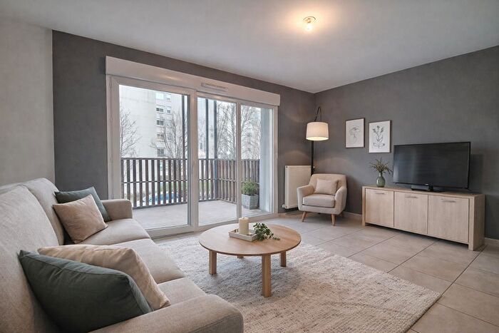 Appartement à vendre - Vaulx-en-Velin, Centre Est - 4 pièces - 3 chambres