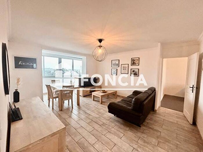 Appartement à louer - Moulin à Vent-Georges Lévy, Vénissieux - 4 pièces - 3 chambres