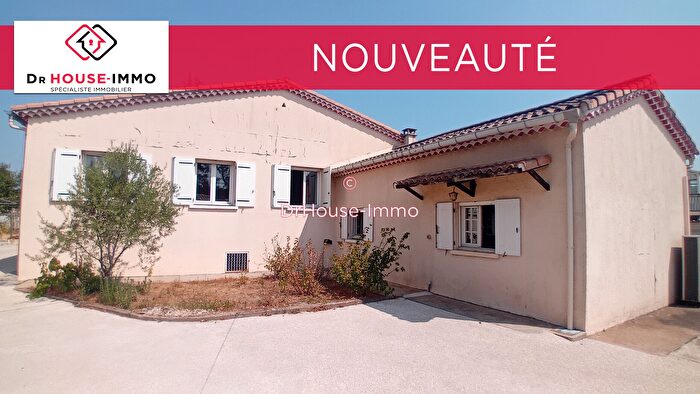 Maison 5 pièces à Saint-Julien-les-Rosiers, à vendre
