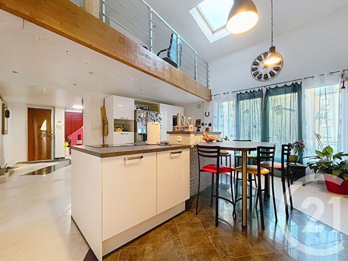 Maison à vendre - Ménétrol - 5 pièces - 3 chambres