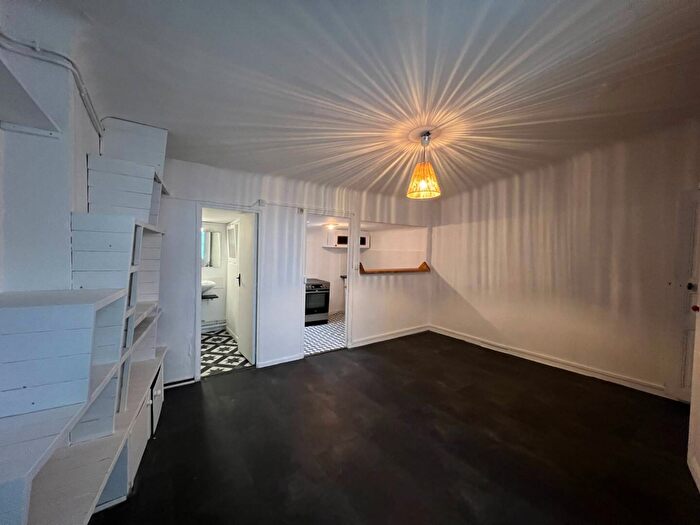 Appartement à louer - Aix-en-Provence - 3 pièces - 2 chambres