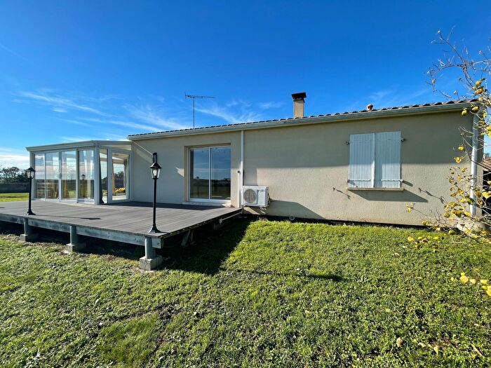 Maison à vendre - Saint-Angeau - 5 pièces - 4 chambres