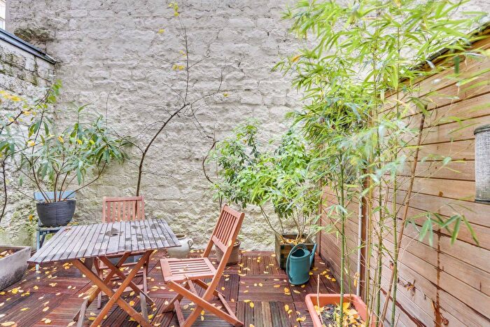 Appartement à louer - Jardin de Reuilly, Paris ème arrondissement - 2 pièces - 1 chambre