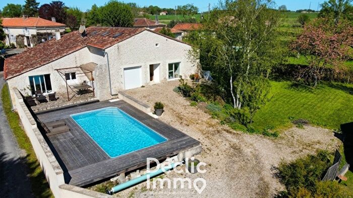 Maison à vendre - Villebois-Lavalette - 7 pièces - 5 chambres
