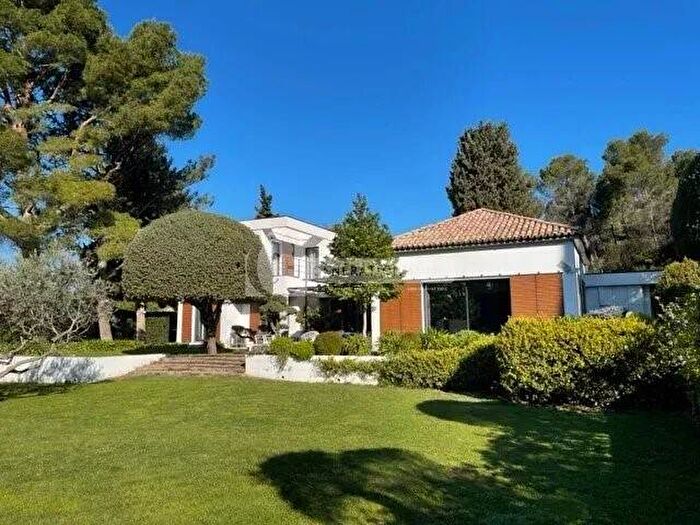 Maison à louer - Paradou - 4 pièces - 2 chambres