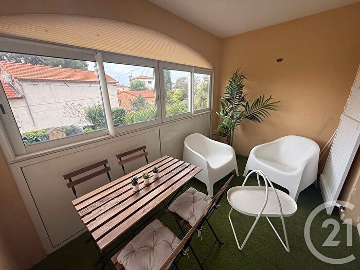 Appartement 2 pièces à Vallauris, Pertuades, à louer