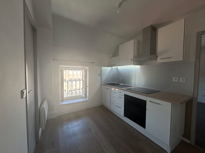 Appartement 1 pièce à louer - Bourgoin-Jallieu, Centre-ville, Pont Saint-Michel