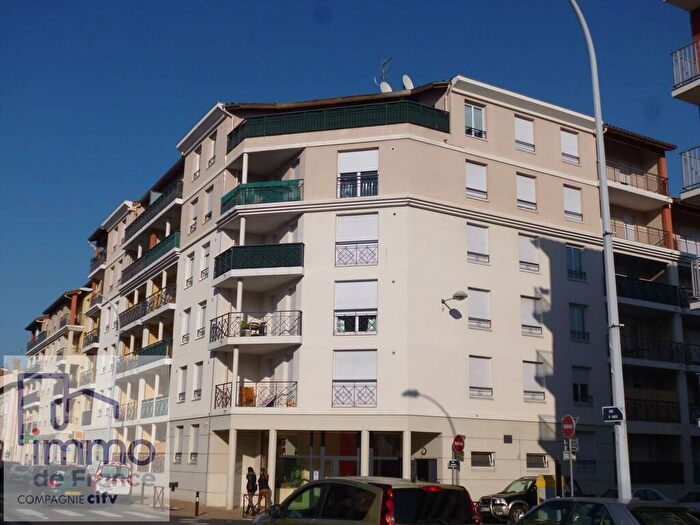 Appartement à louer - Villefranche-sur-Saône, Centre-ville - 2 pièces - 1 chambre