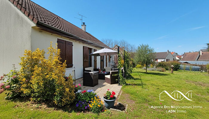 Maison à vendre - Saint-Denis-de-lHôtel - 4 pièces - 3 chambres
