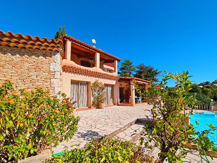 Maison à vendre - La Gaude - 5 pièces - 3 chambres