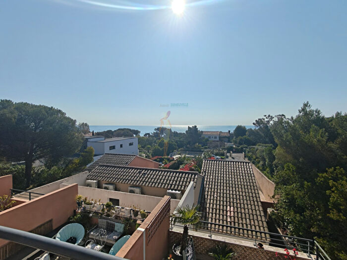 Appartement à louer - Roquebrune-sur-Argens - 3 pièces - 3 chambres