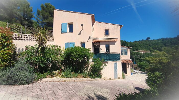Aspremont : Maison 8 pièces à vendre