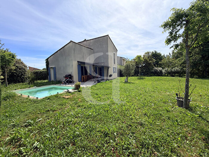Saint-Saturnin-lès-Avignon : Maison 4 pièces à vendre