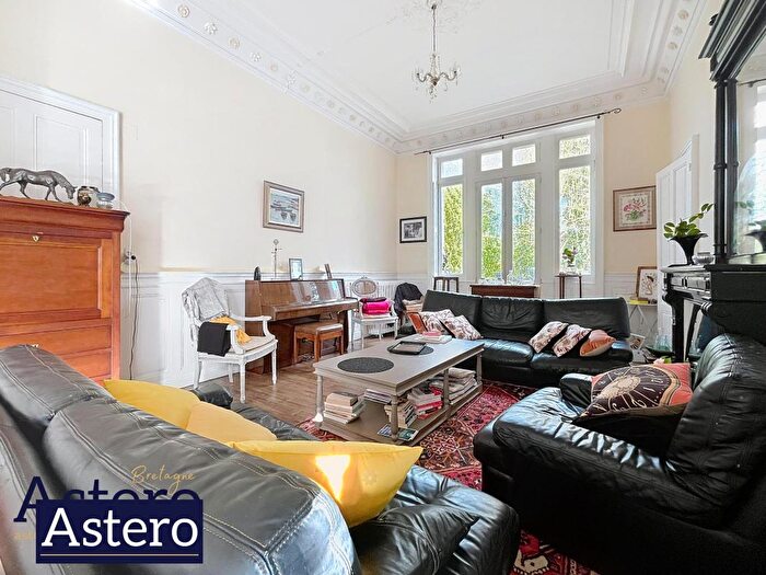 Maison à vendre - Hédé-Bazouges - 9 pièces - 7 chambres