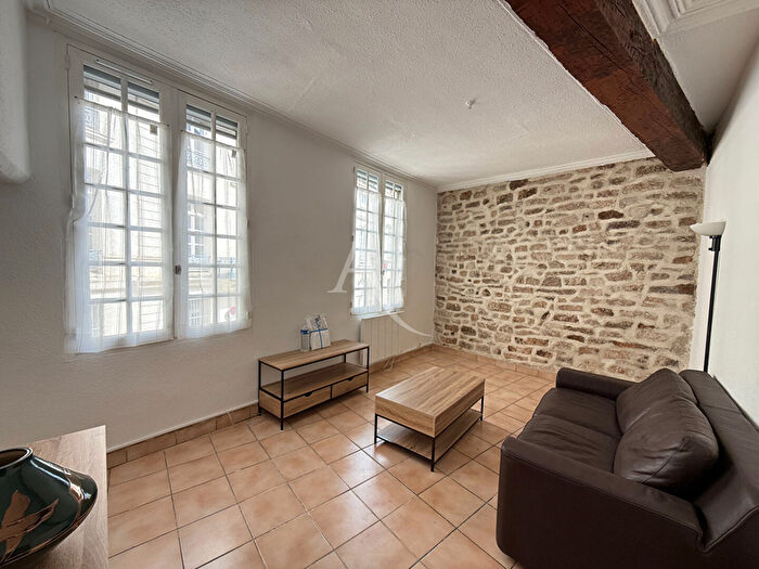Appartement 2 pièces à louer à Nîmes, Ecusson, Arènes