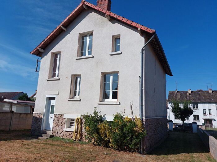 Maison à vendre - Boussac - 5 pièces - 3 chambres
