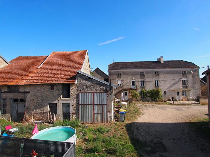 Maison 10 pièces à Chazeuil, à vendre