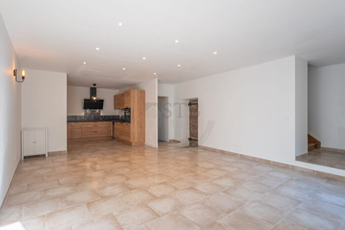 Appartement à louer - Baix - 4 pièces - 3 chambres