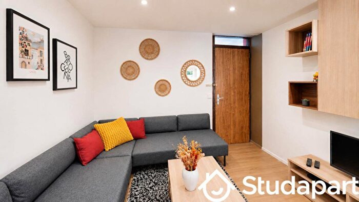 Les Essarts, Bron : Appartement 1 pièce à louer