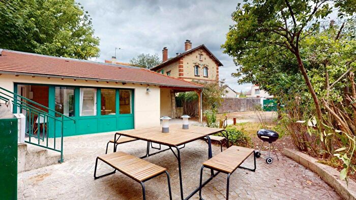 Appartement à louer - Parc-Pièce dEau, Chatou - 15 pièces - 13 chambres