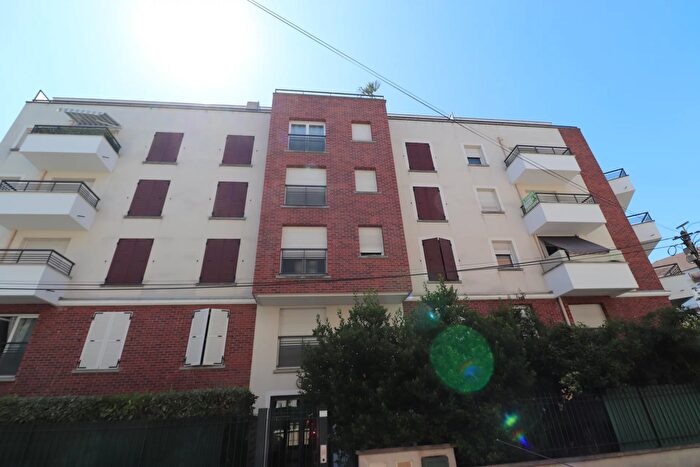 Appartement à vendre - Neuilly-sur-Marne, Bourg ancien, Pré Fleuri, Rives de Neuilly - 4 pièces - 3 chambres