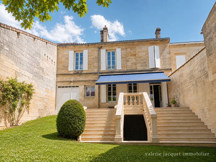 Coutras - Maison 8 pièces à vendre