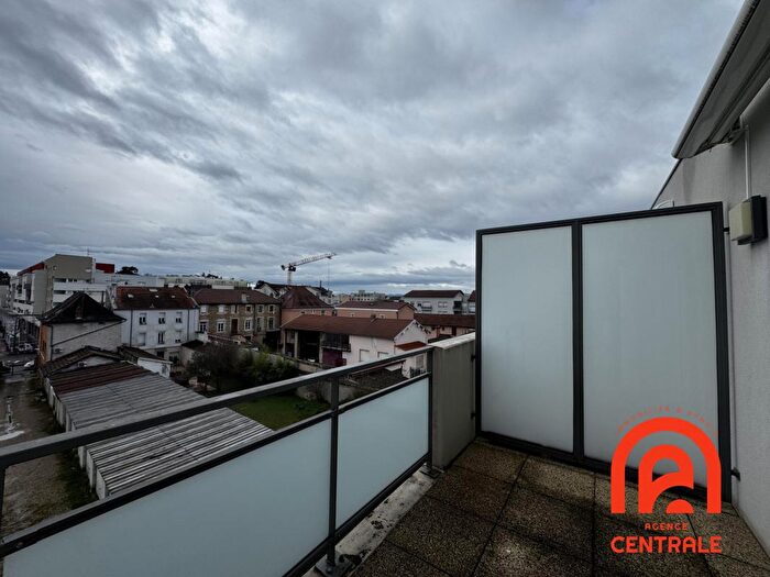 Appartement à louer - Meyzieu, Centre-ville - 2 pièces - 1 chambre