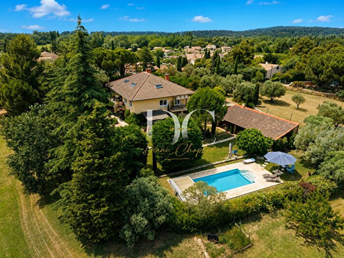 Entraigues-sur-la-Sorgue : Maison 8 pièces à vendre