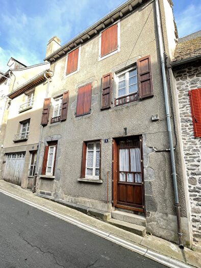 Maison 8 pièces à vendre à Mauriac