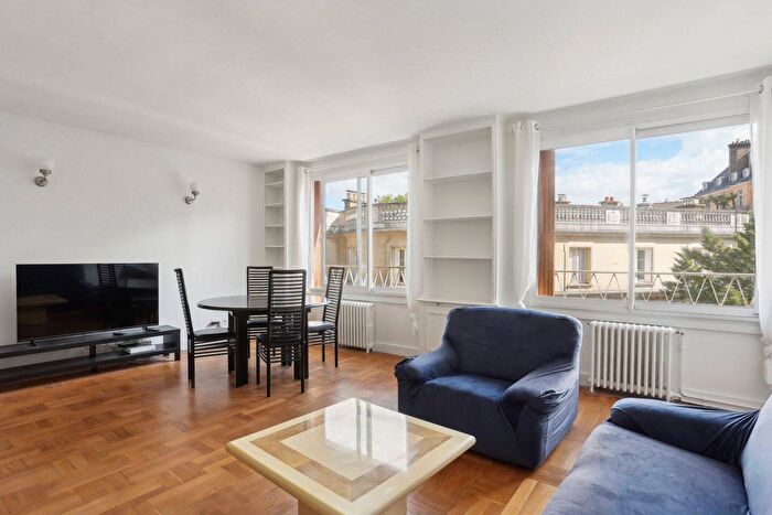 Appartement à louer - Porte Dauphine, Paris ème arrondissement - 3 pièces - 1 chambre