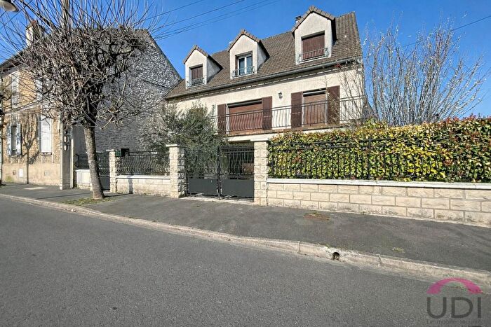 Maison à vendre - Corbeil-Essonnes, Centre-ville - 6 pièces - 5 chambres