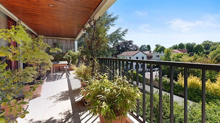 Appartement à vendre - Vaucresson - 6 pièces - 4 chambres