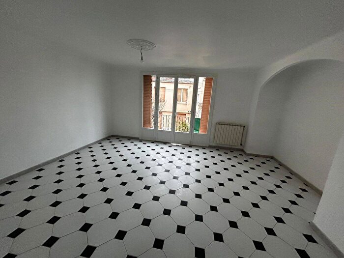 Appartement à louer - Dr Ayme, Cavaillon - 4 pièces - 3 chambres