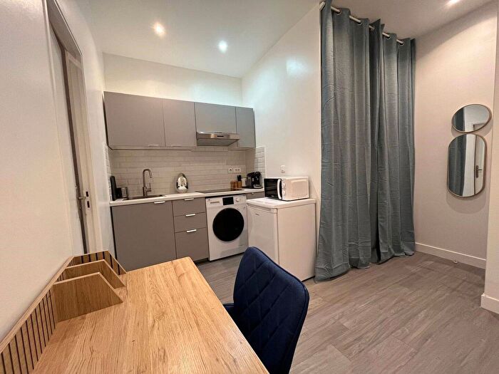 Appartement à louer - Porte Dauphine, Paris ème arrondissement - 1 pièce