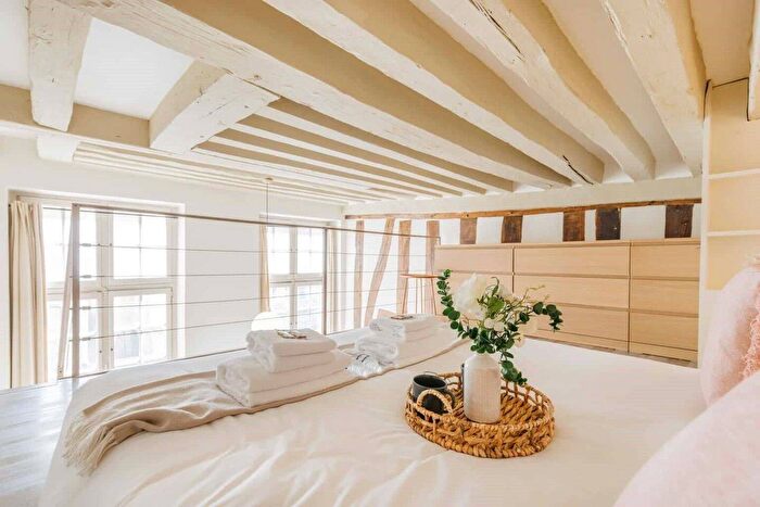 Appartement à louer - Saint Gervais, Paris ème arrondissement - 2 pièces - 1 chambre