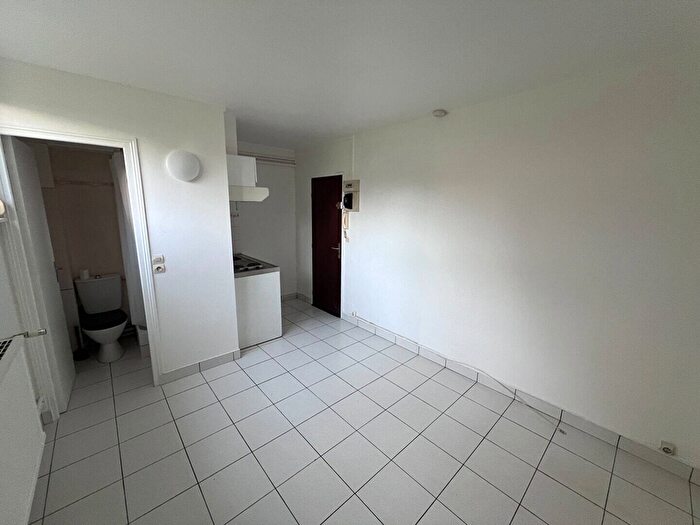 Appartement à louer - Sud, Saint-Nom-la-Bretèche - 1 pièce