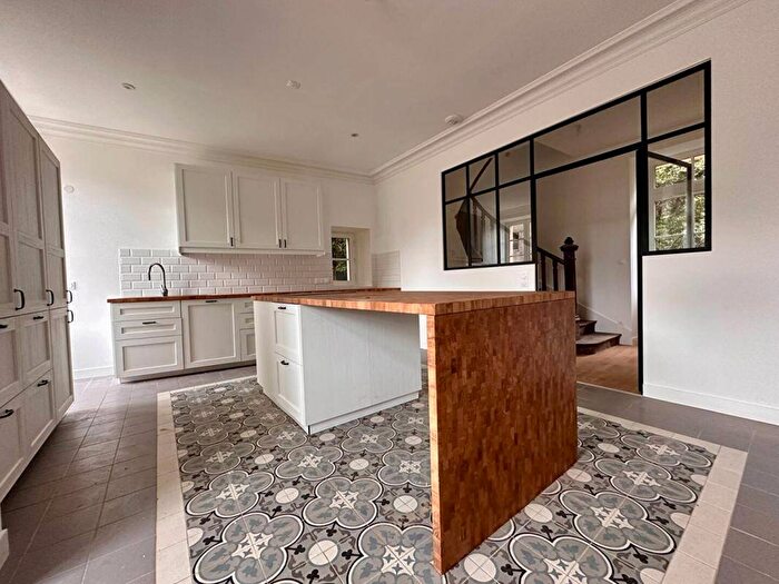 Maison à louer - Côte-Azalés-Beausoleil, La Chapelle-sur-Erdre - 6 pièces - 3 chambres