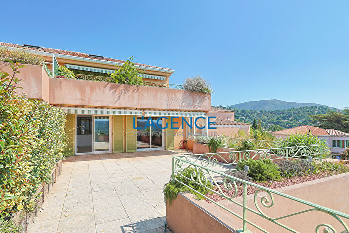 Appartement 4 pièces à vendre - Bormes-les-Mimosas, Centre-ville, Le Pin