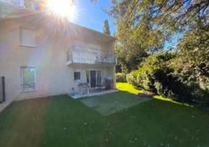 Est, Entraigues-sur-la-Sorgue - Appartement 2 pièces à louer