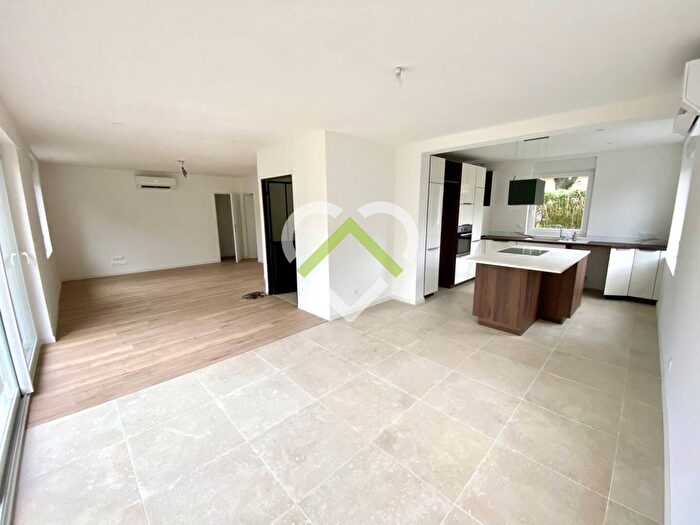 Maison à louer - Villeneuve-dAscq - 7 pièces - 5 chambres