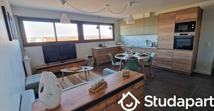 Appartement à louer - Barbâtre-Saint Remy-Verrerie, Reims - 1 pièce - 1 chambre