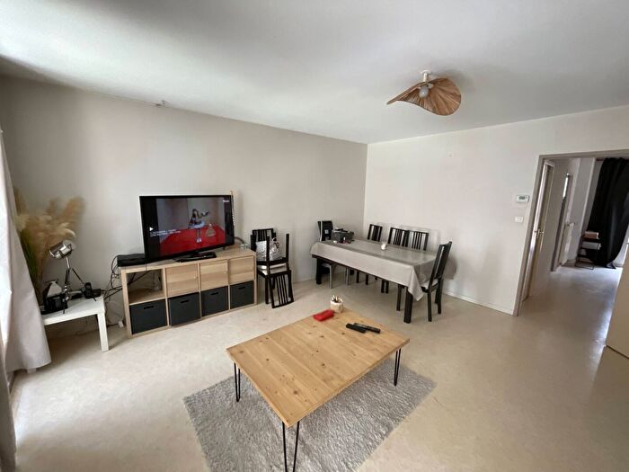 Appartement à louer - Lons-le-Saunier - 3 pièces - 2 chambres