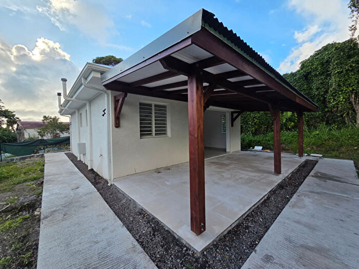 Maison à louer - Gourbeyre - 3 pièces - 2 chambres