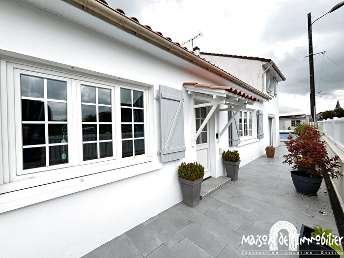 Maison à vendre - Cherves-Richemont - 5 pièces - 4 chambres