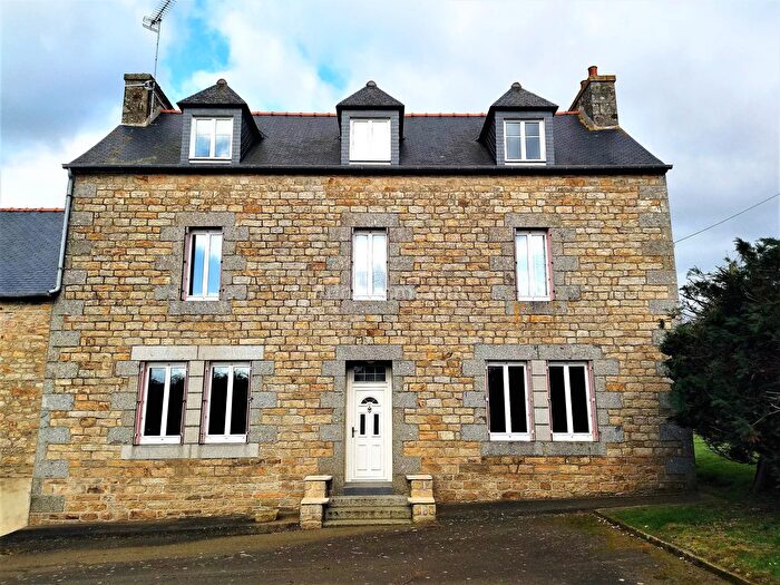 Maison à vendre - Guingamp - 6 pièces - 5 chambres