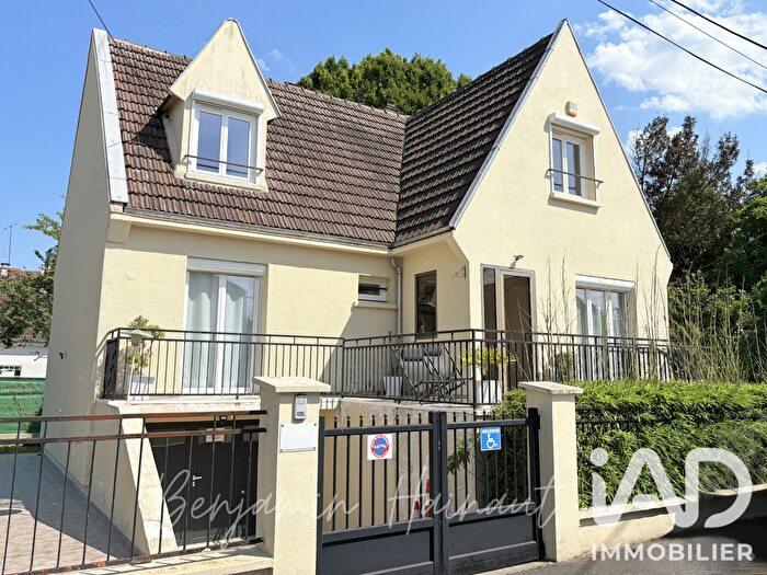 Maison 5 pièces à vendre à Pontault-Combault, Centre commercial
