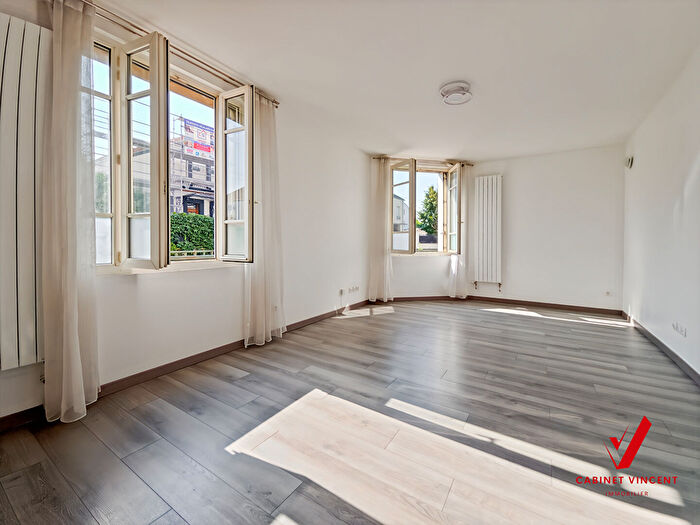 Colombes, Agent Sarre - Appartement 3 pièces à louer